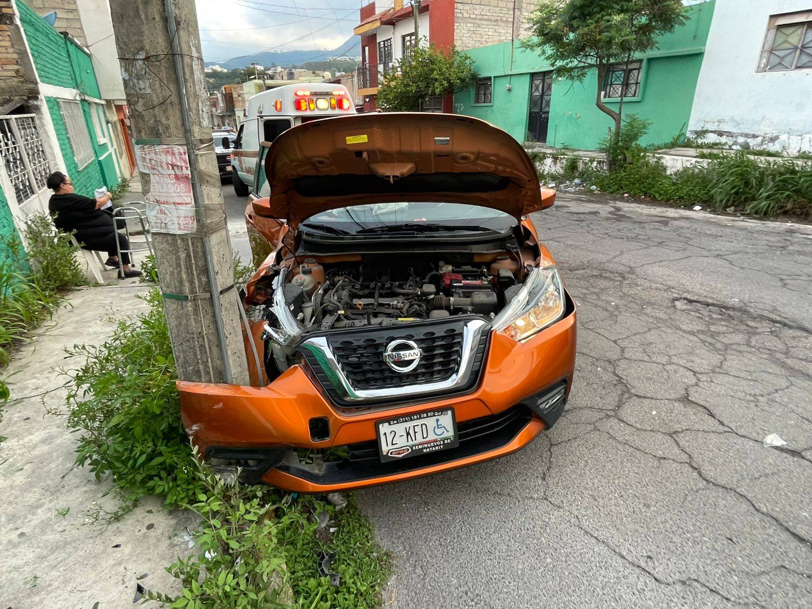 Accidente en la colonia Morelos: joven pierde el control y choca contra ...